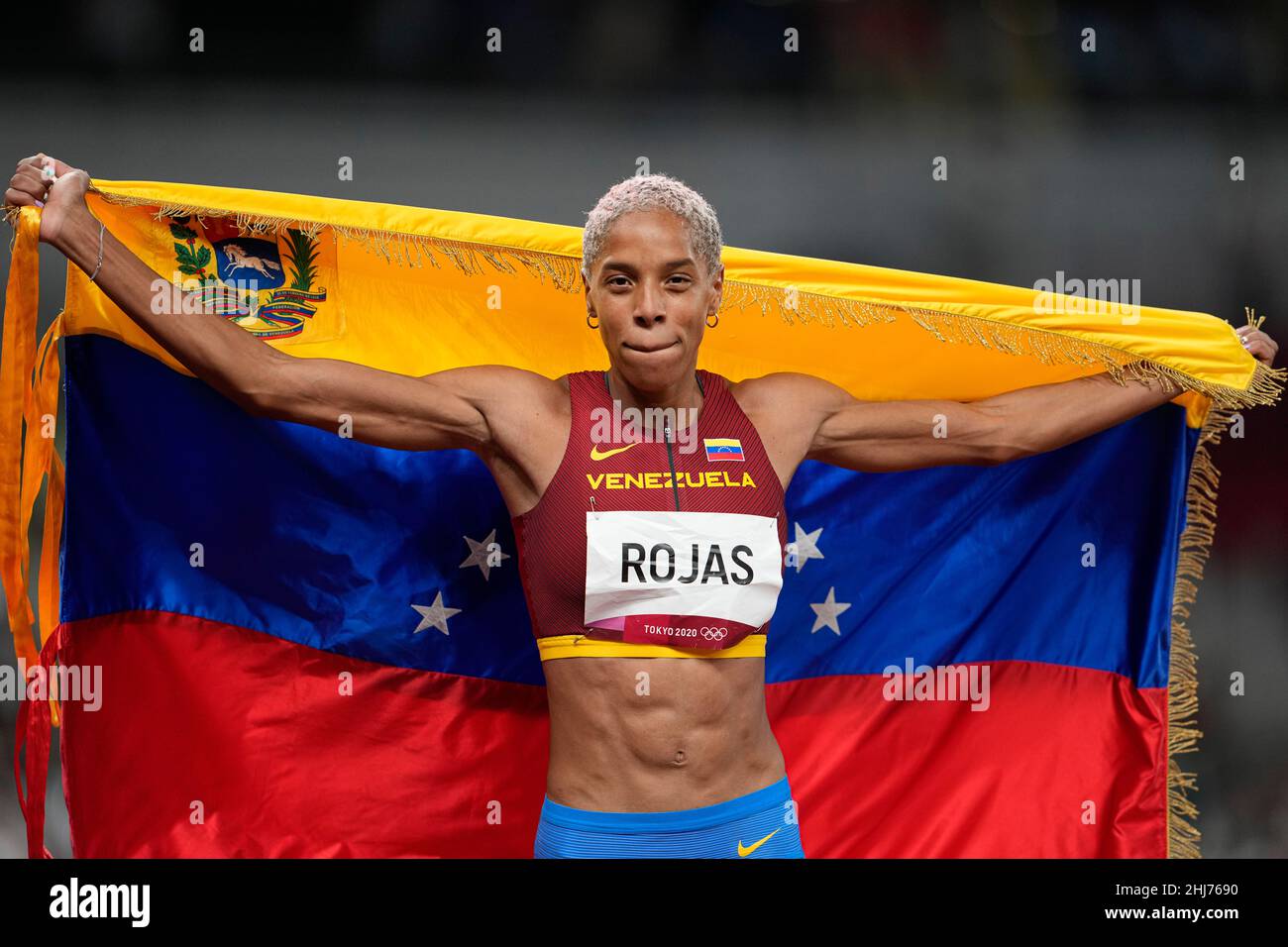 Yulimar Rojas crying and celebrating her medal at the Tokyo 2020 ...