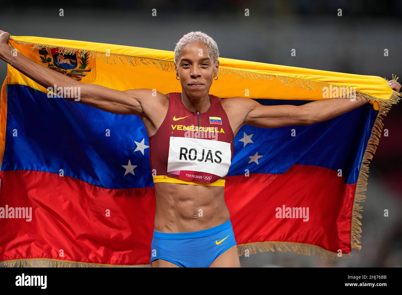 Yulimar Rojas crying and celebrating her medal at the Tokyo 2020 ...