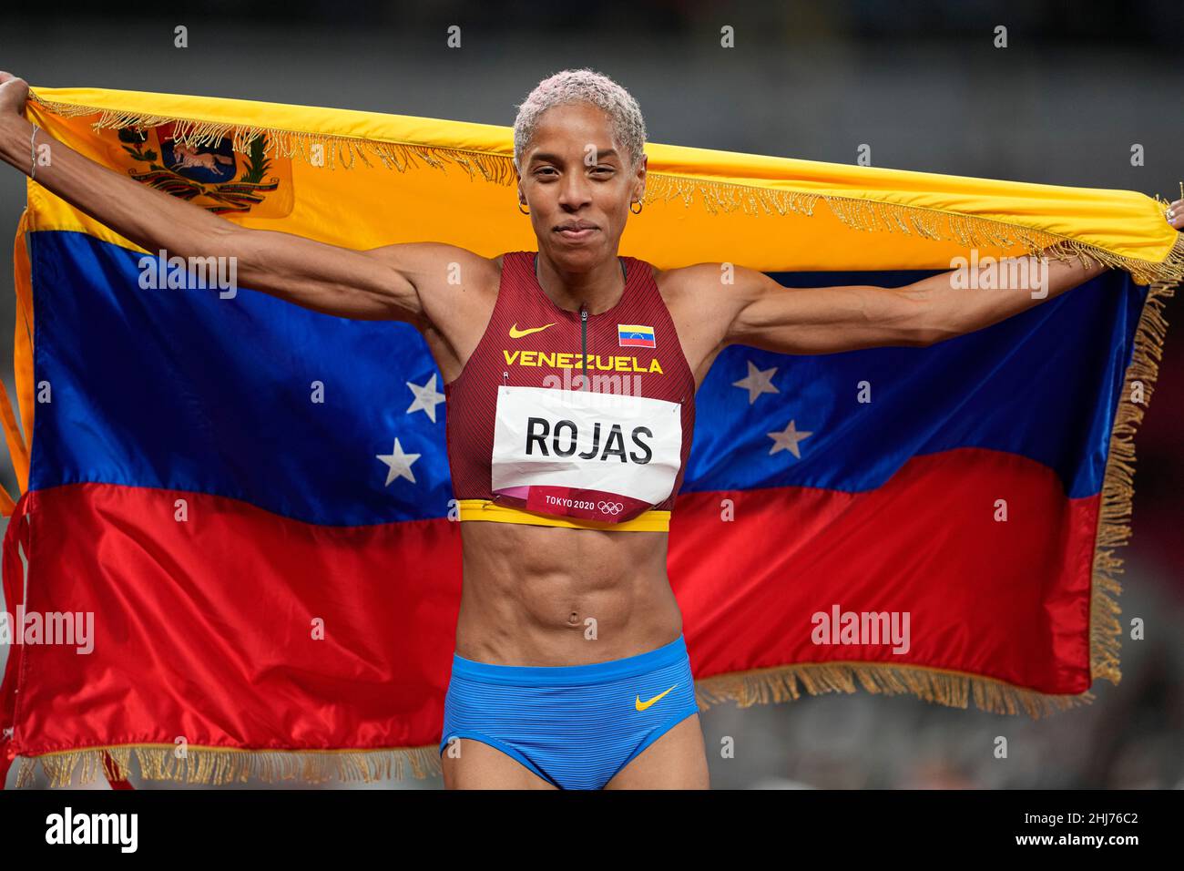 Yulimar Rojas crying and celebrating her medal at the Tokyo 2020 ...