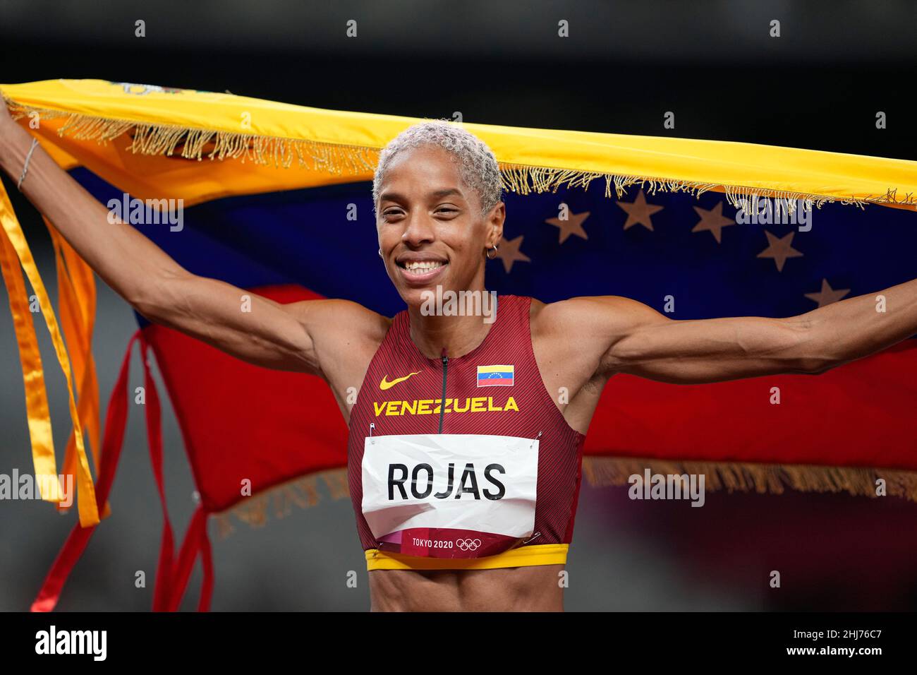 Yulimar Rojas crying and celebrating her medal at the Tokyo 2020 ...
