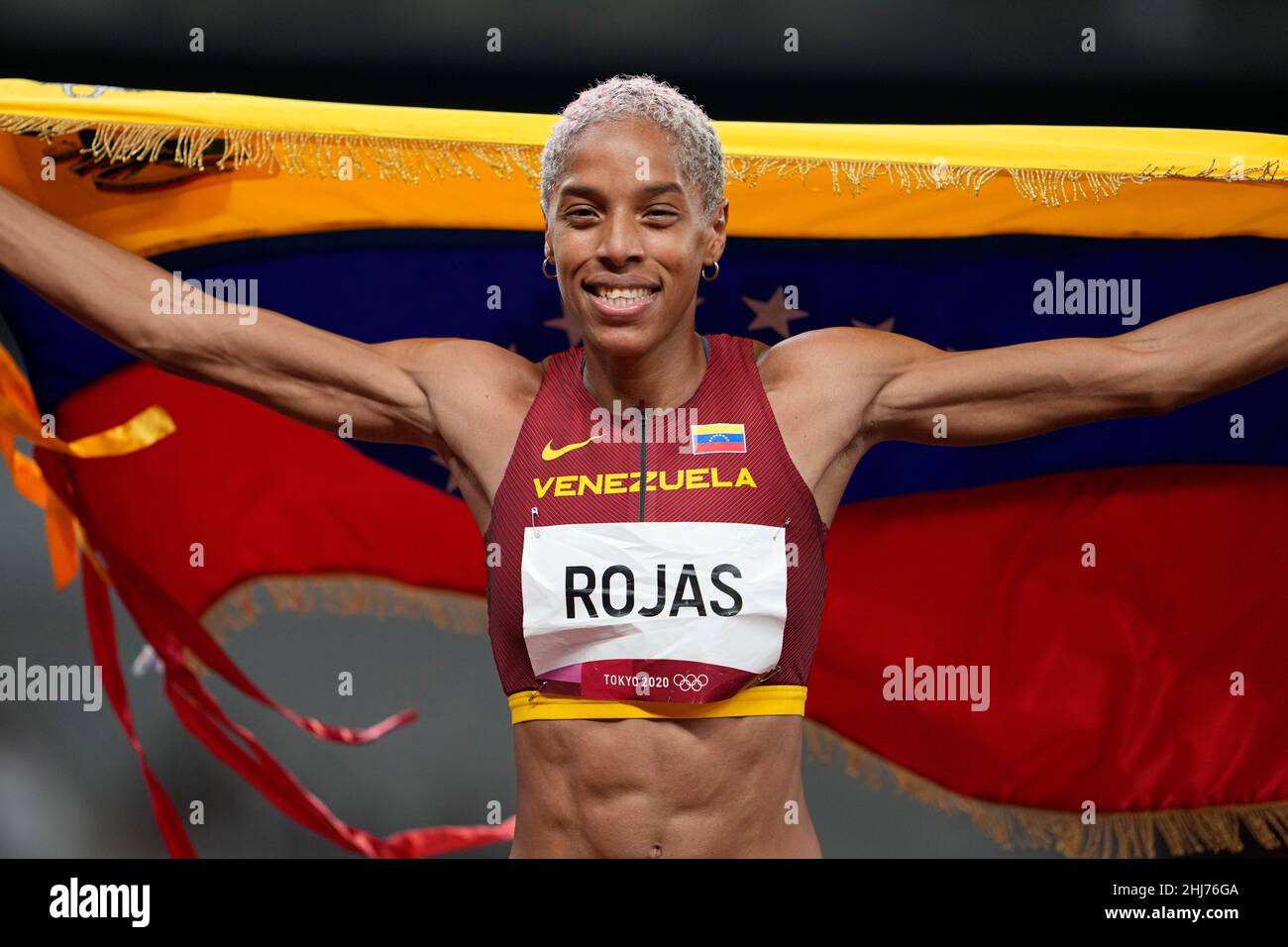 Yulimar Rojas crying and celebrating her medal at the Tokyo 2020 ...