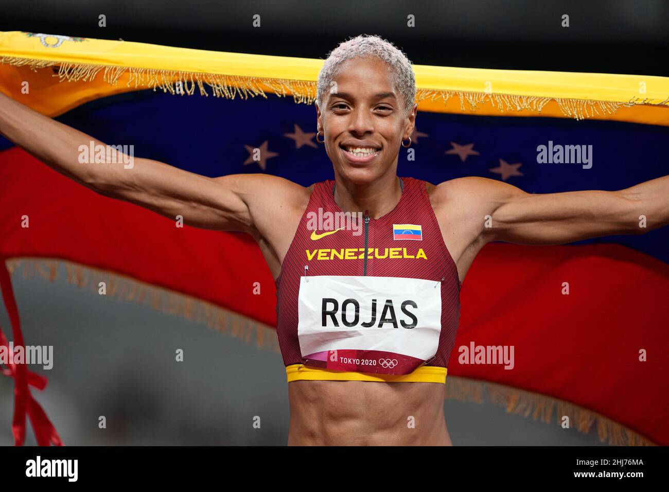 Yulimar Rojas crying and celebrating her medal at the Tokyo 2020 ...