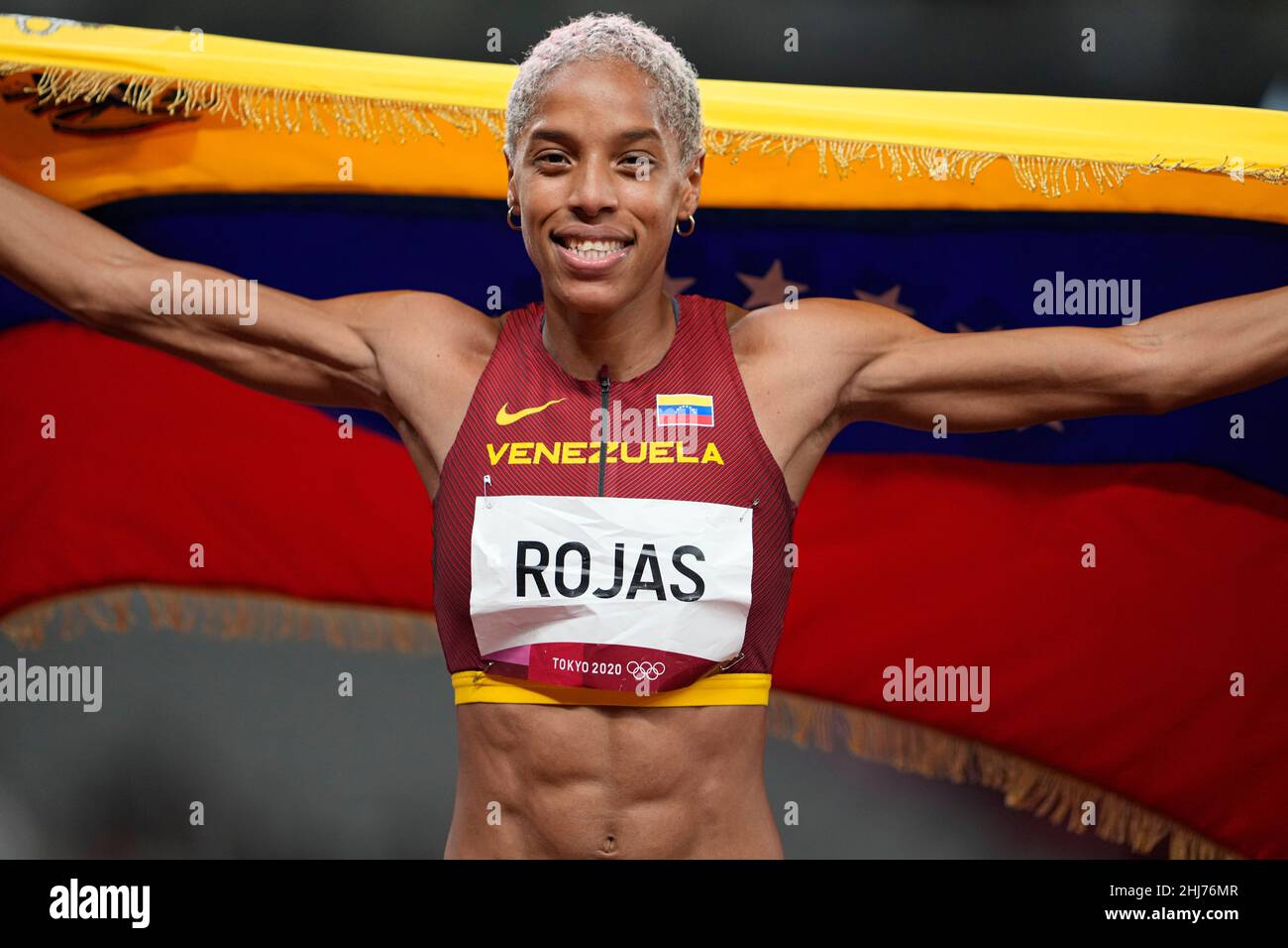 Yulimar Rojas crying and celebrating her medal at the Tokyo 2020 ...