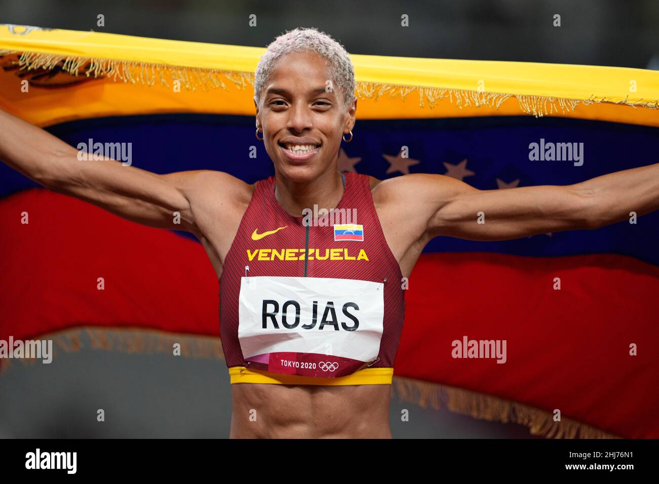 Yulimar Rojas crying and celebrating her medal at the Tokyo 2020 ...