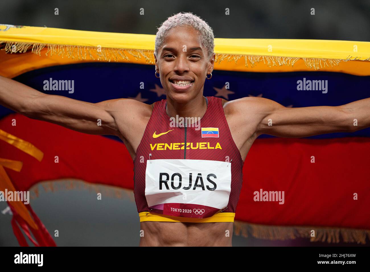 Yulimar Rojas crying and celebrating her medal at the Tokyo 2020 ...