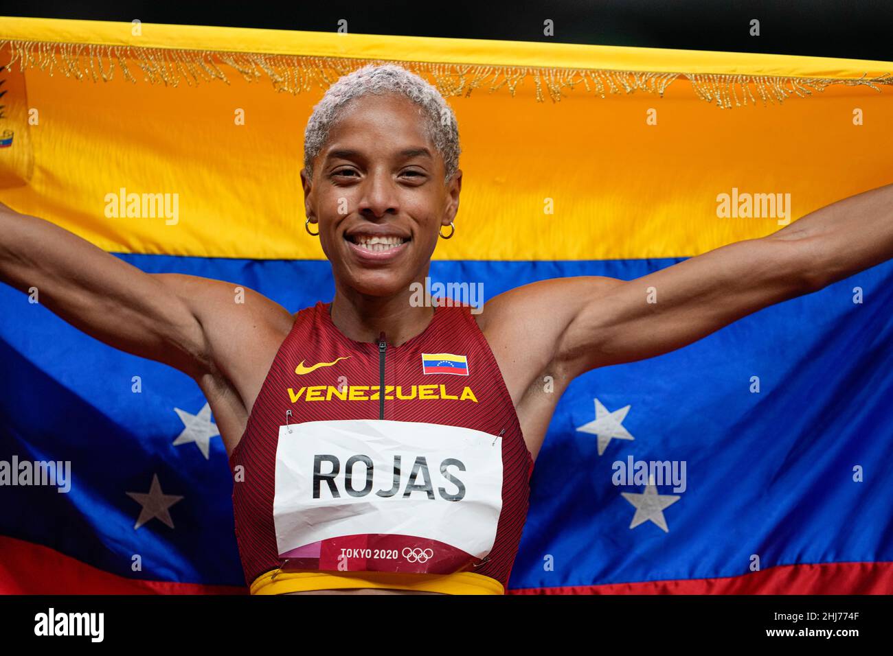 Yulimar Rojas crying and celebrating her medal at the Tokyo 2020 ...