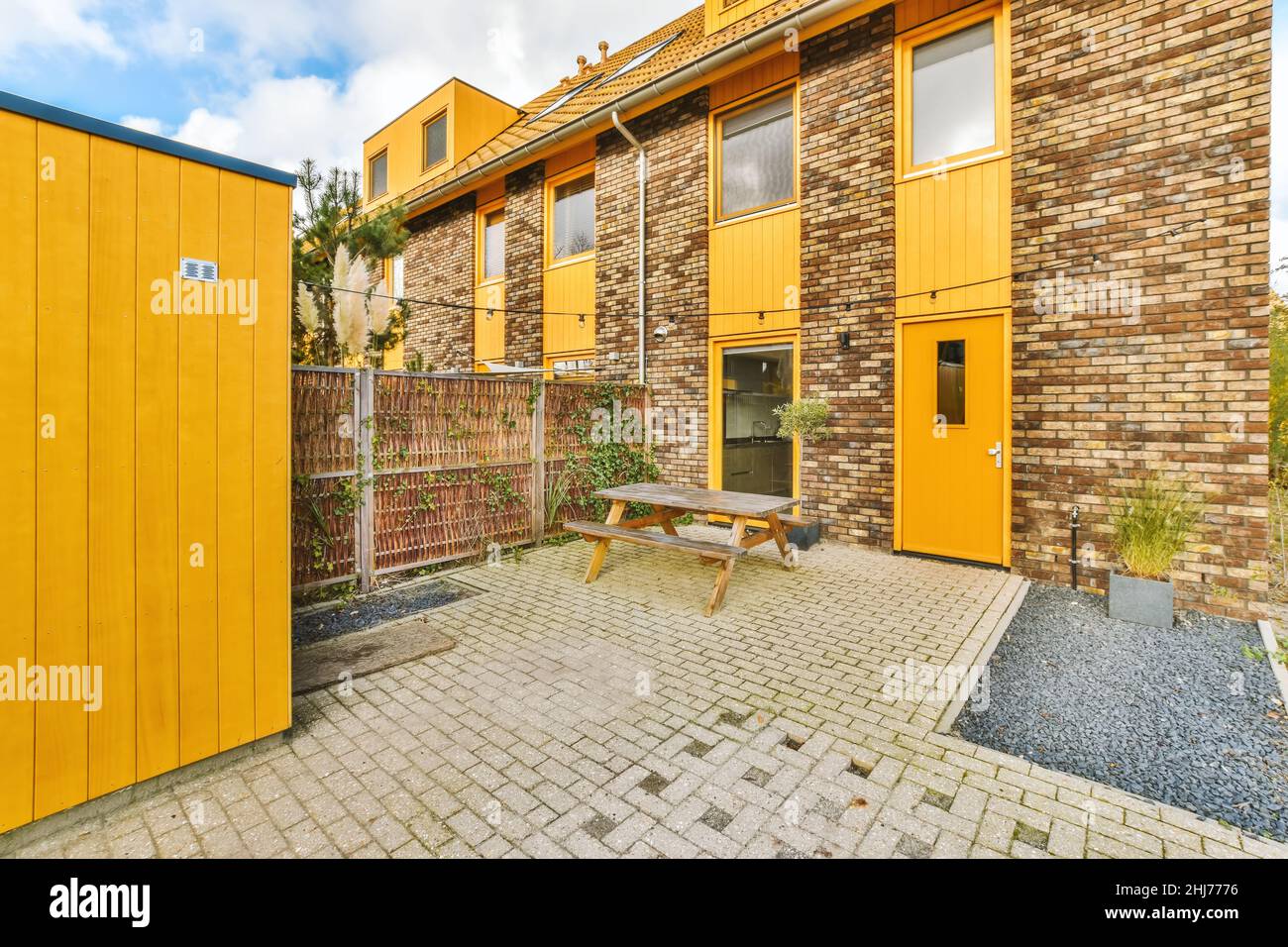 Nive view of residential building with luxury facade Stock Photo - Alamy