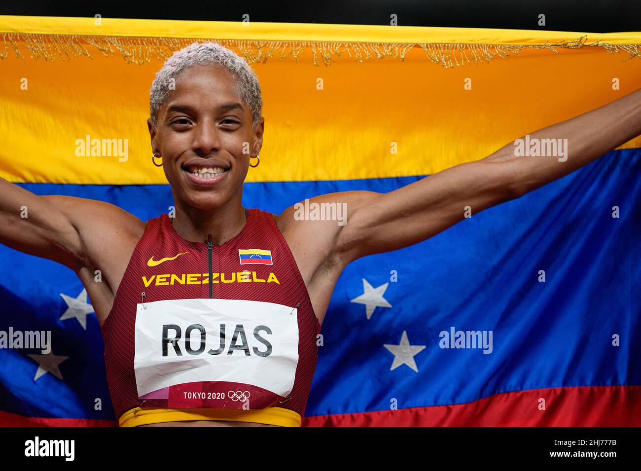 Yulimar Rojas crying and celebrating her medal at the Tokyo 2020 ...