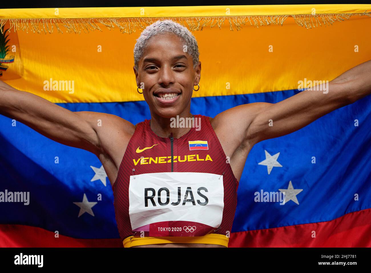 Yulimar Rojas crying and celebrating her medal at the Tokyo 2020 ...