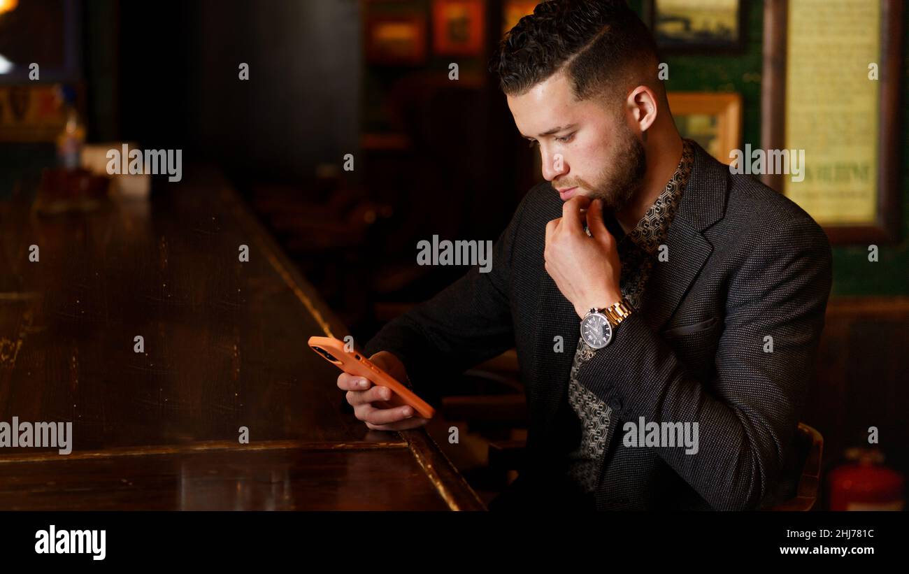 Elegant guy hi-res stock photography and images - Alamy