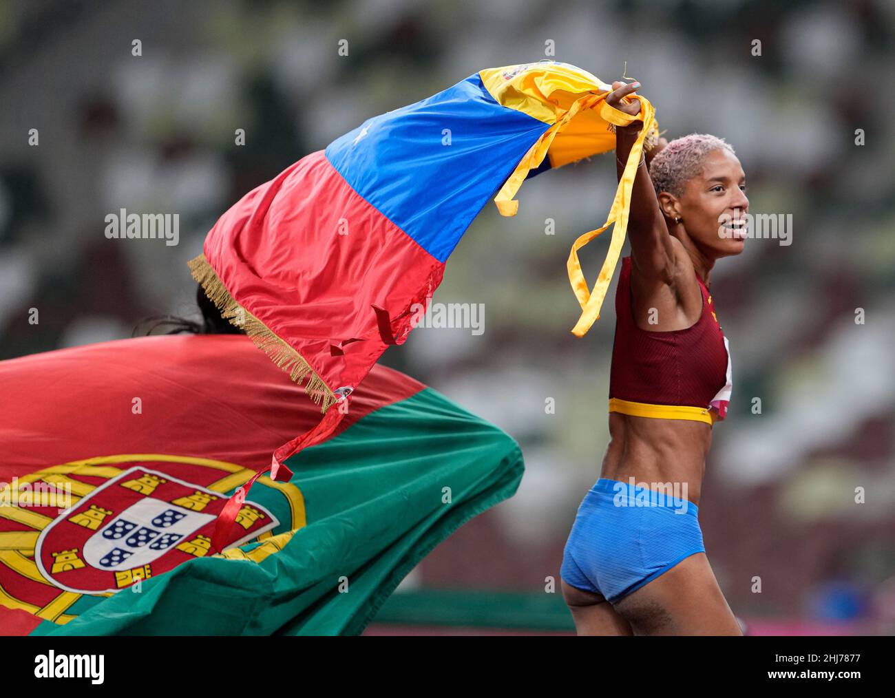 Yulimar Rojas crying and celebrating her medal at the Tokyo 2020 ...