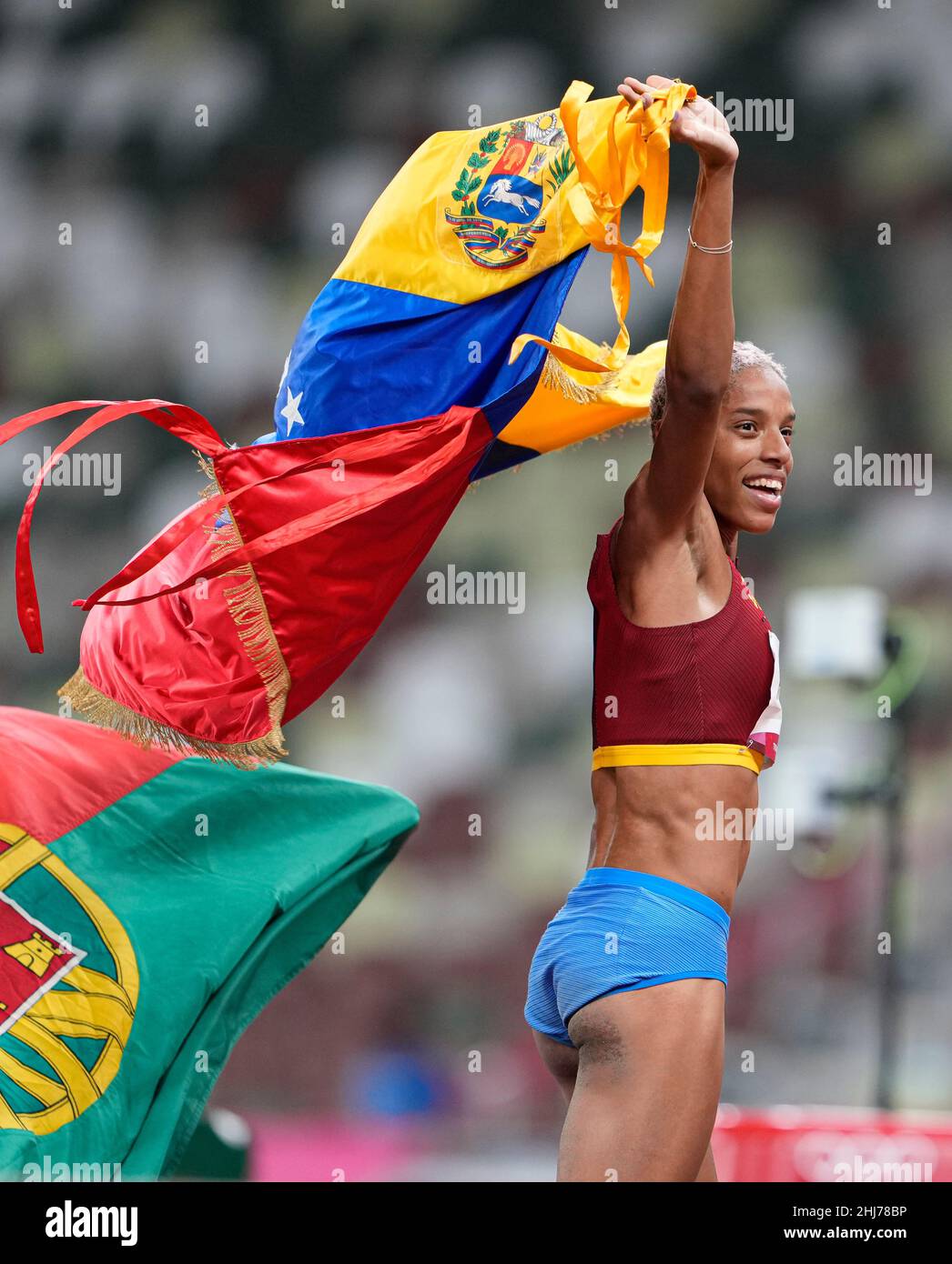 Yulimar Rojas crying and celebrating her medal at the Tokyo 2020 ...