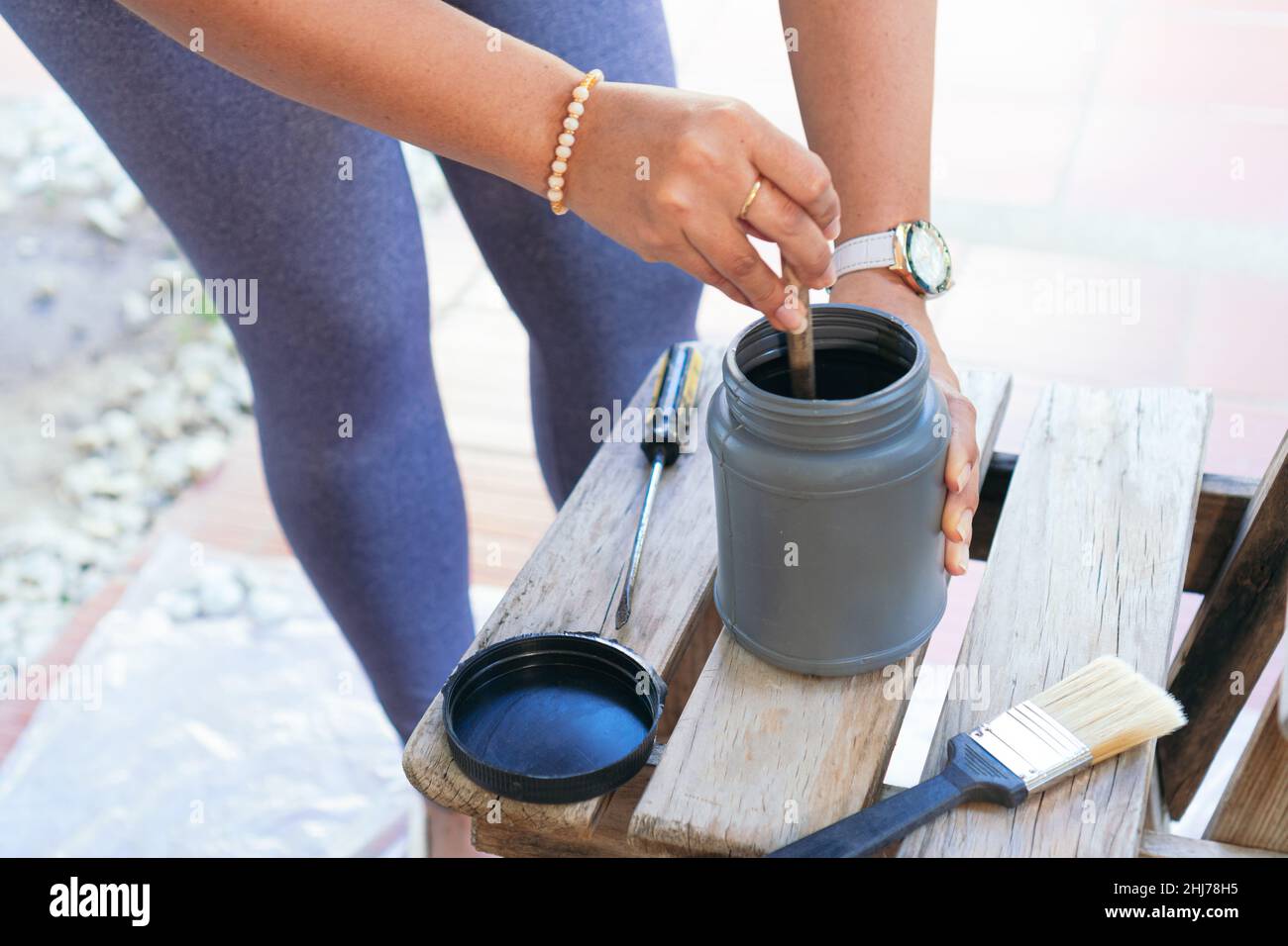 Unrecognizable woman prepares paint hi-res stock photography and images ...