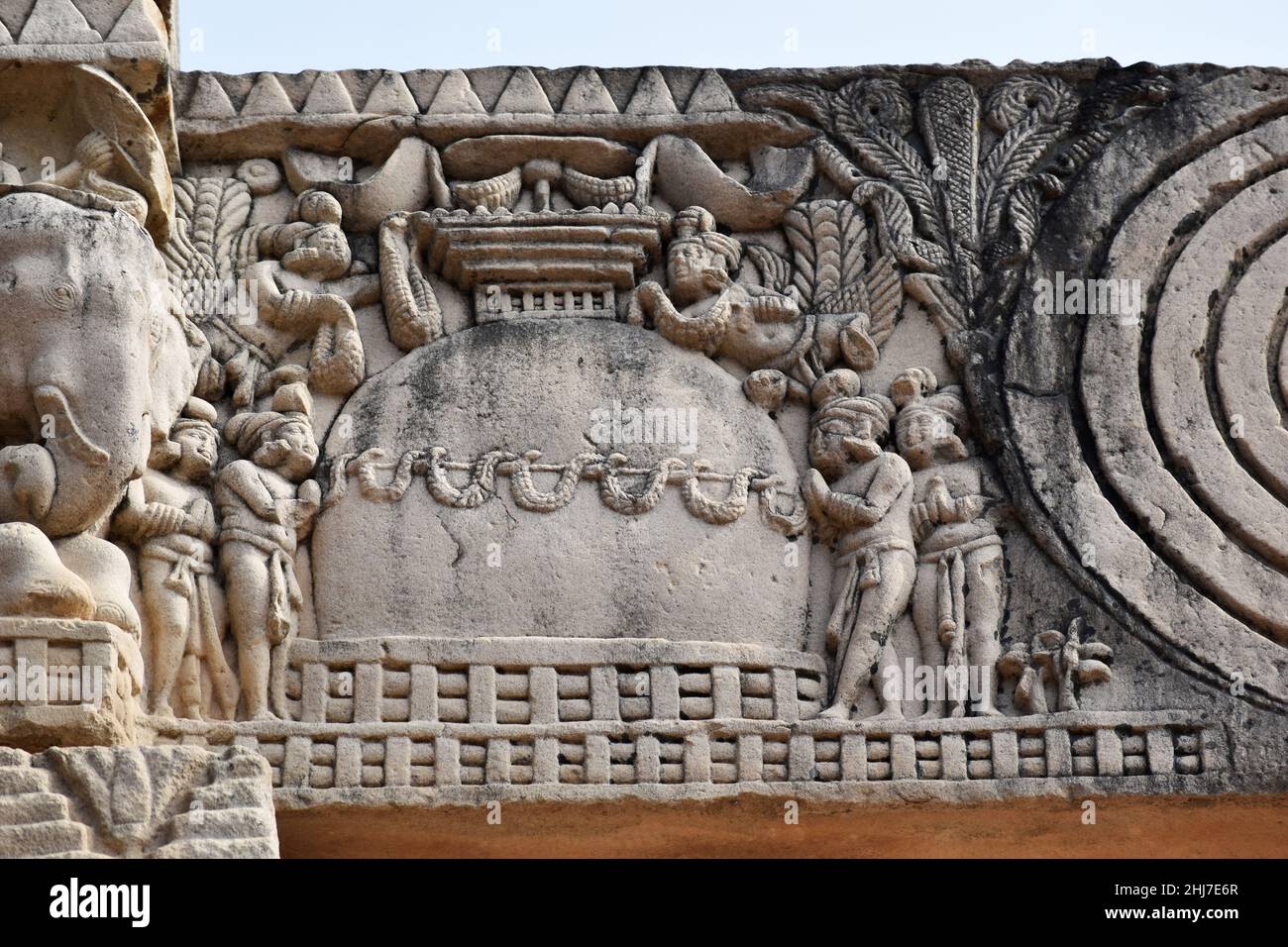 The great stupa and its west gateway hi-res stock photography and ...