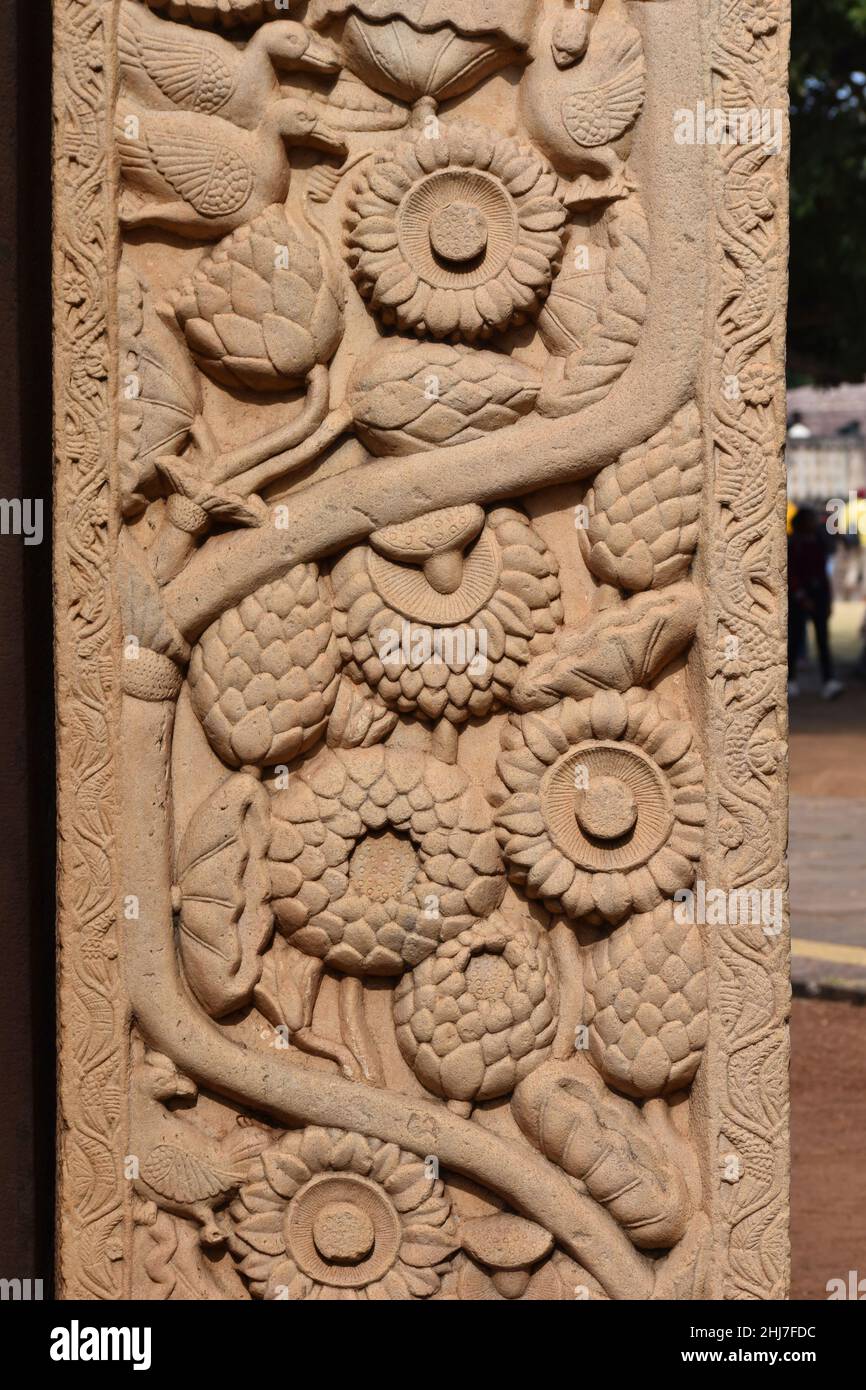 Stupa No 1, South Gateway, Left Pillar, Outside Face : Floral ...