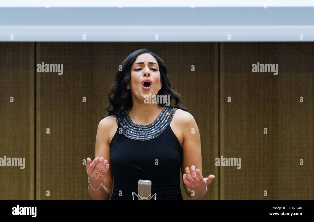 Israeli mezzo soprano hi-res stock photography and images - Alamy