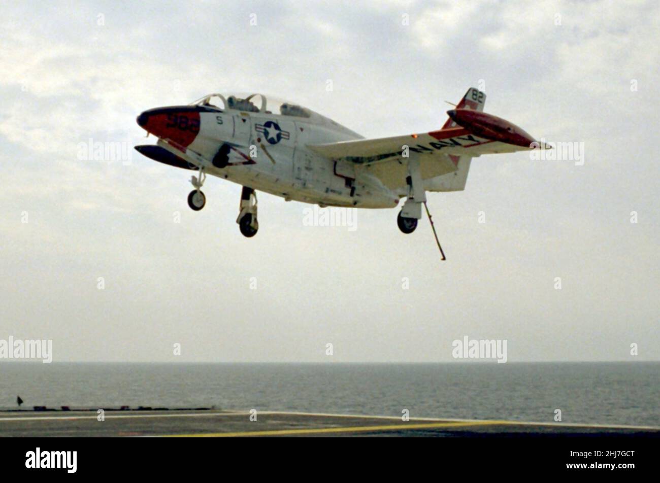T-2C VT-19 landing aboard USS Forrestal (AVT-59) 1992 Stock Photo - Alamy