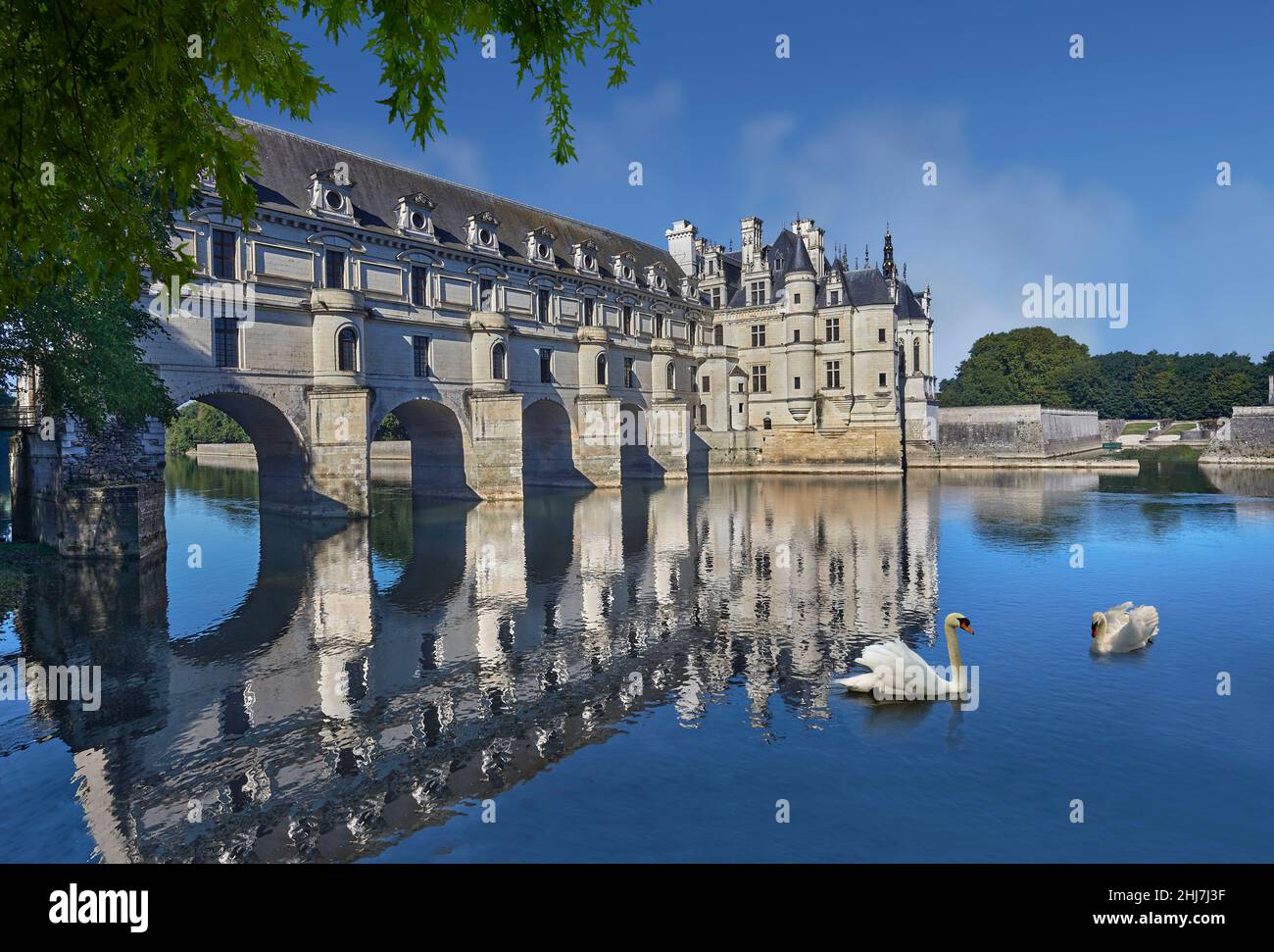 Chenonceau castle bridge images hi-res stock photography and images - Alamy