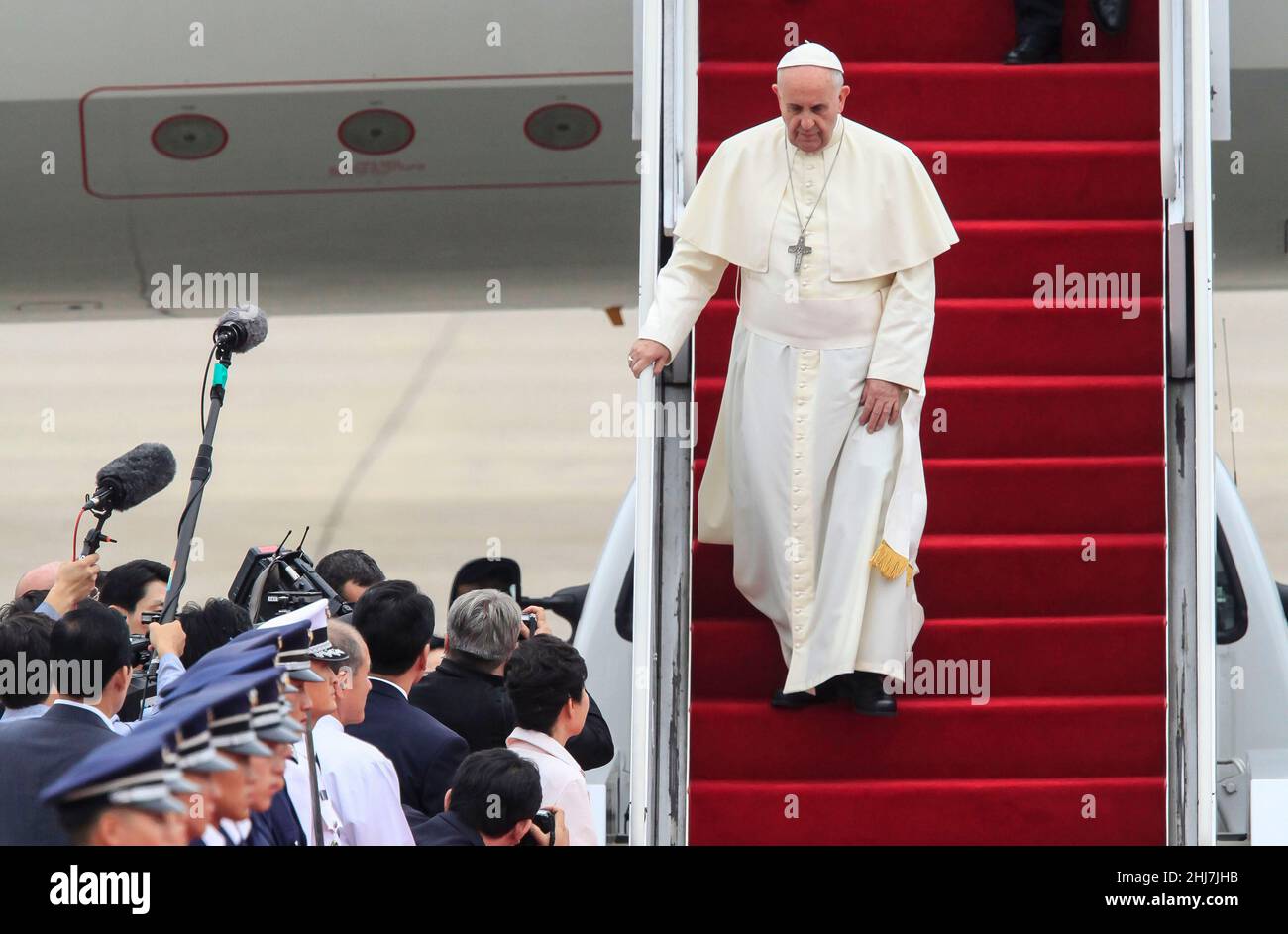 Aug 14, 2014 - Seoul, South Korea : Pope Francis arrive at the Seoul ...