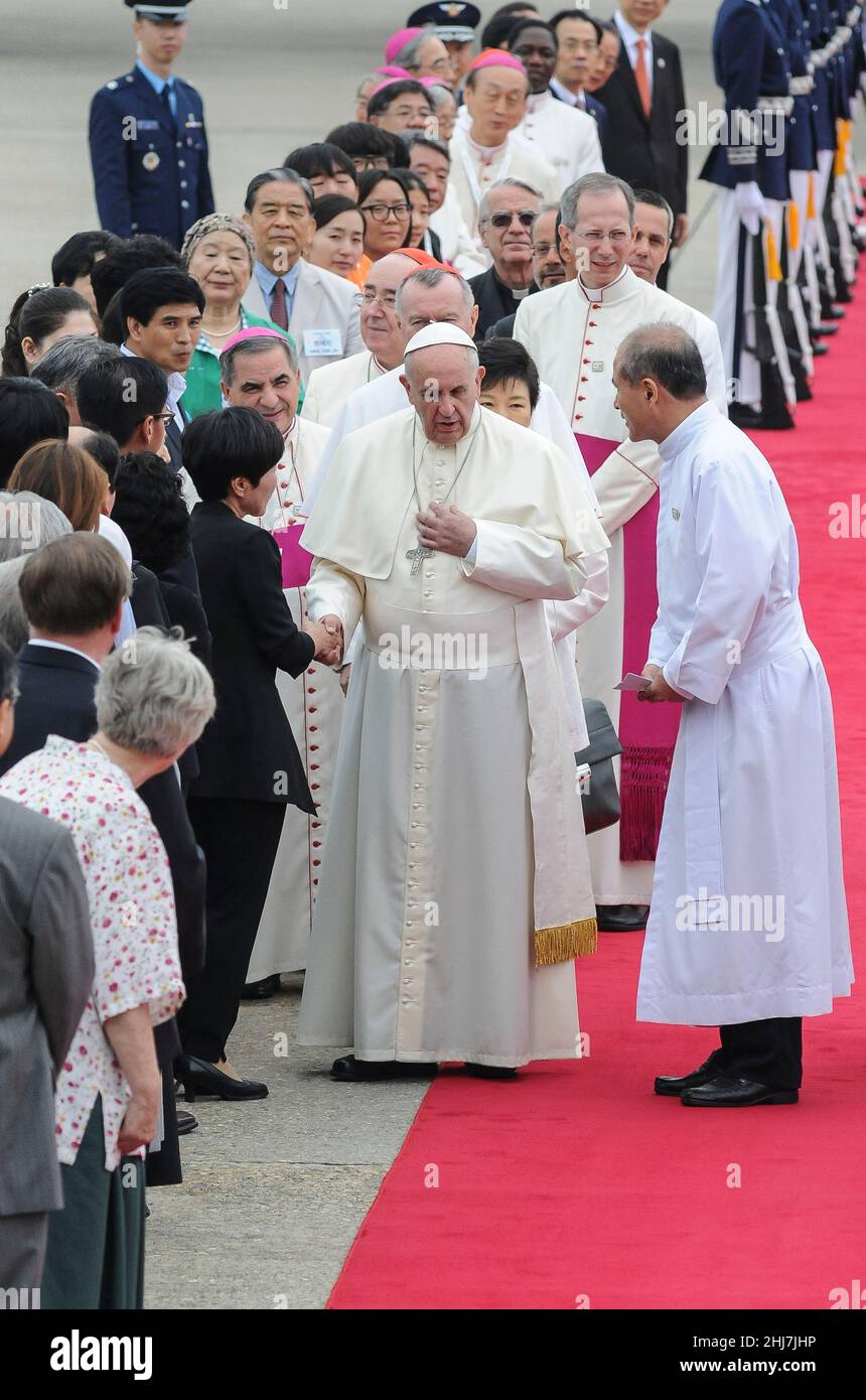 Aug 14, 2014 - Seoul, South Korea : Pope Francis arrive at the Seoul ...