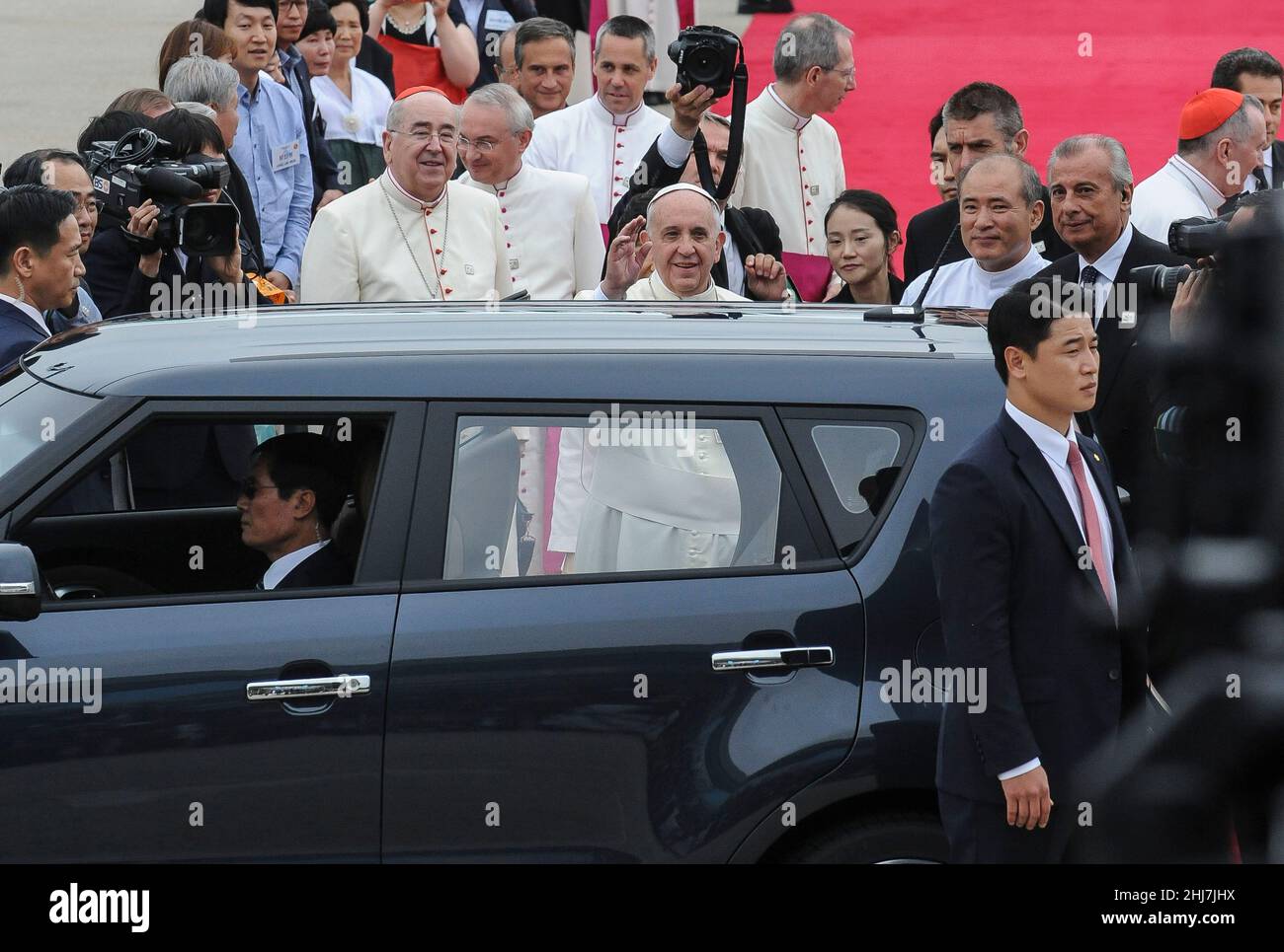 Aug 14, 2014 - Seoul, South Korea : Pope Francis arrive at the Seoul ...