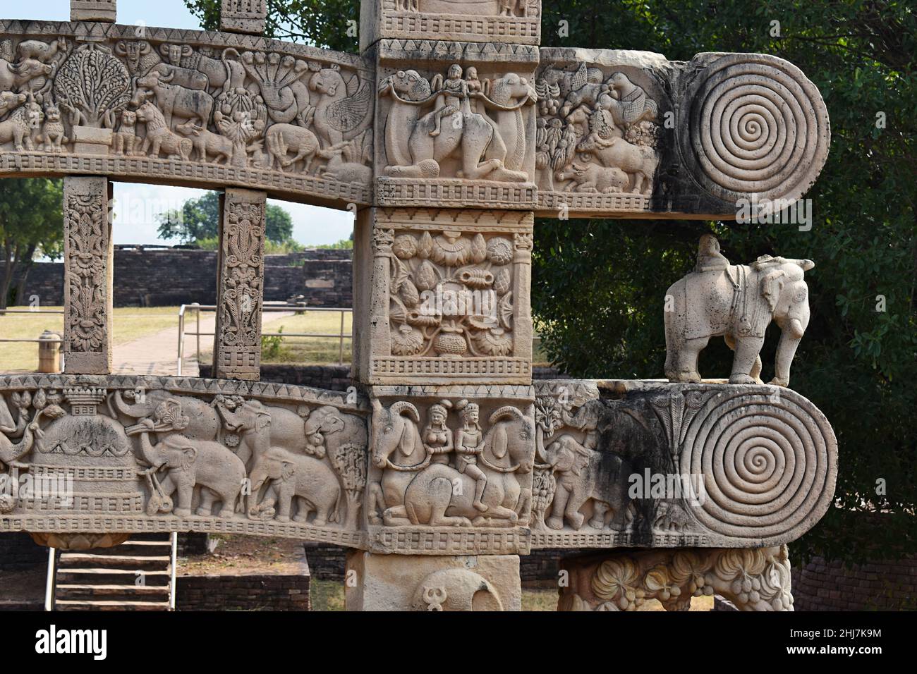 Gateway torana of the great stupa hi-res stock photography and images ...