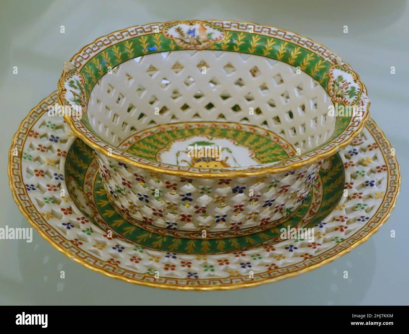 Table set owned by Porto Bishop António de San José de Castro, China ...