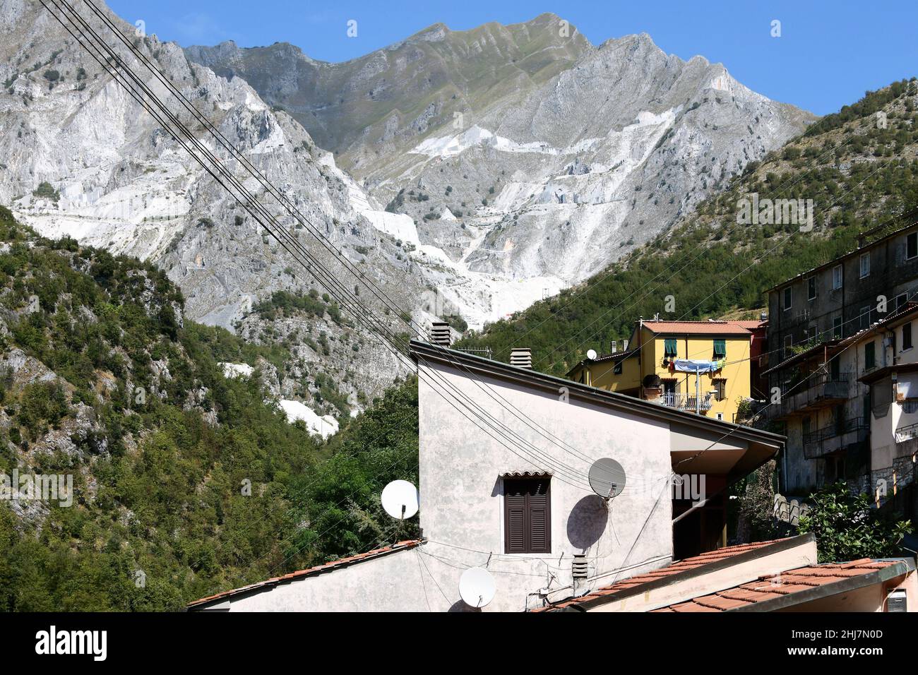 Mountain village Colonnata in Carrara marble quarrying area Stock Photo ...