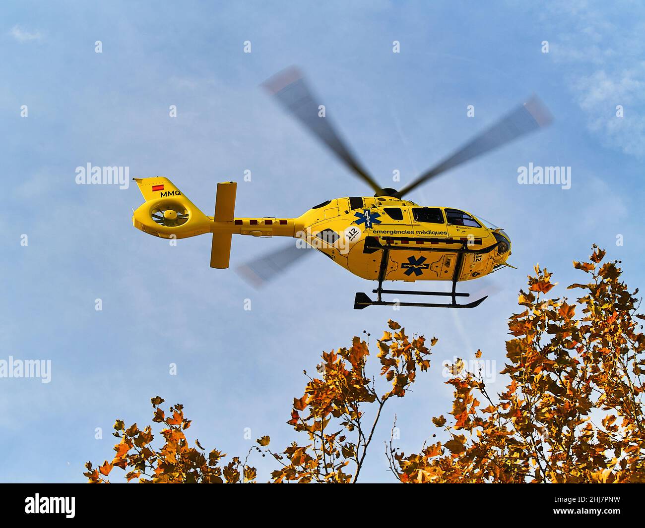 emergency helicopter saving lives Stock Photo - Alamy