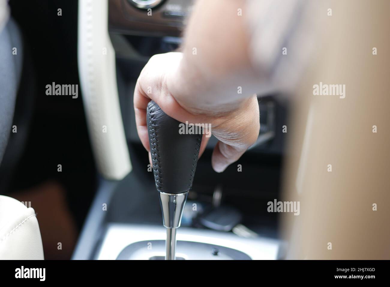 Male hand changing gear in the car Stock Photo - Alamy