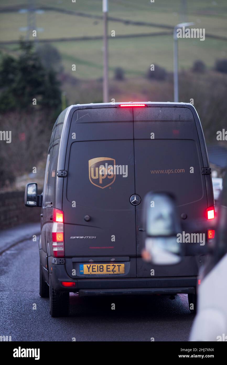 Long winding queue hi-res stock photography and images - Alamy