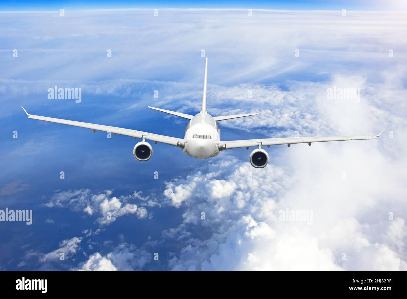 Airliner gaining altitude hi-res stock photography and images - Alamy