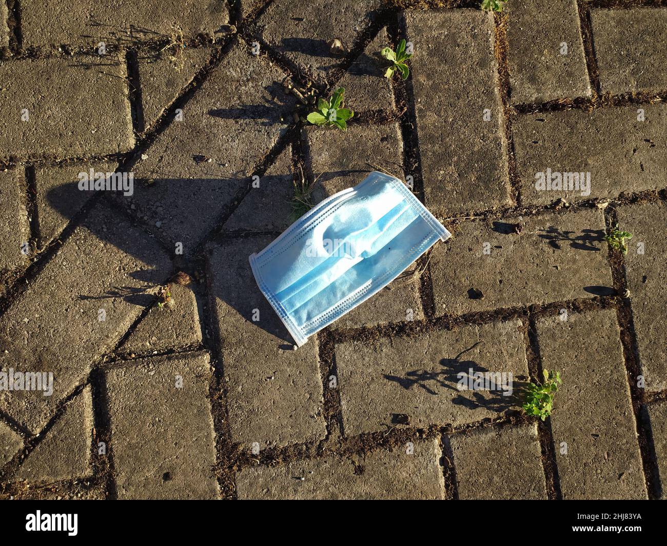 Anti contagion mask mask covid19 hi-res stock photography and images ...