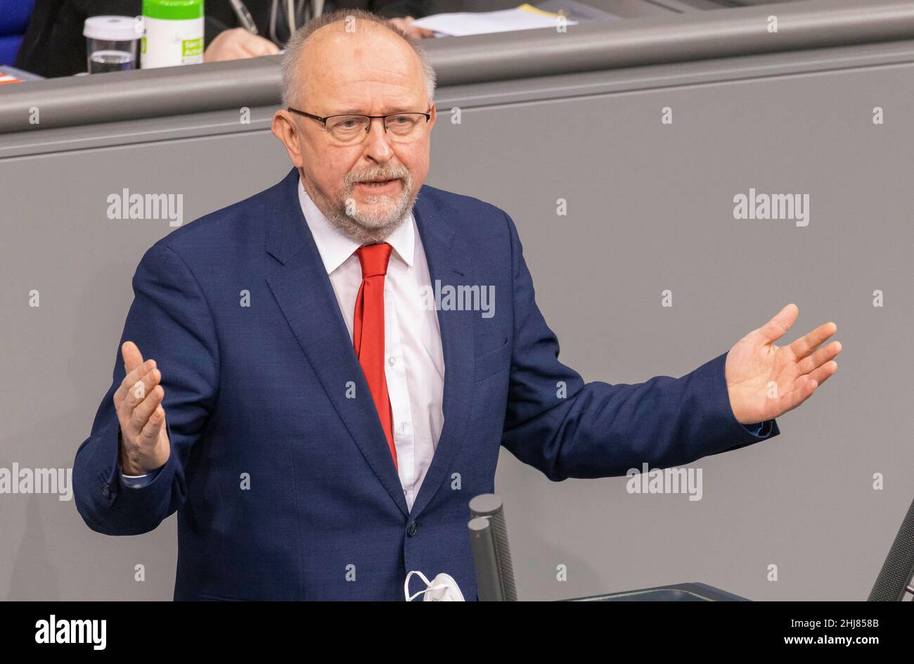 Berlin, Deutschland. 27th Jan, 2022. Axel Schaefer, SPD, speaks in the ...