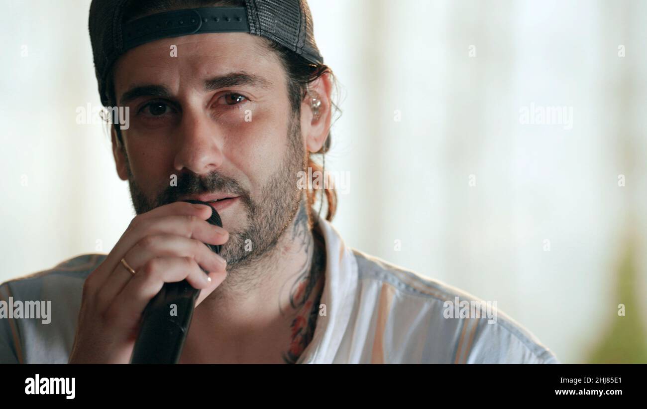 MELENDI in ACOUSTIC HOME (2021). Credit: Sony Music España / Album ...