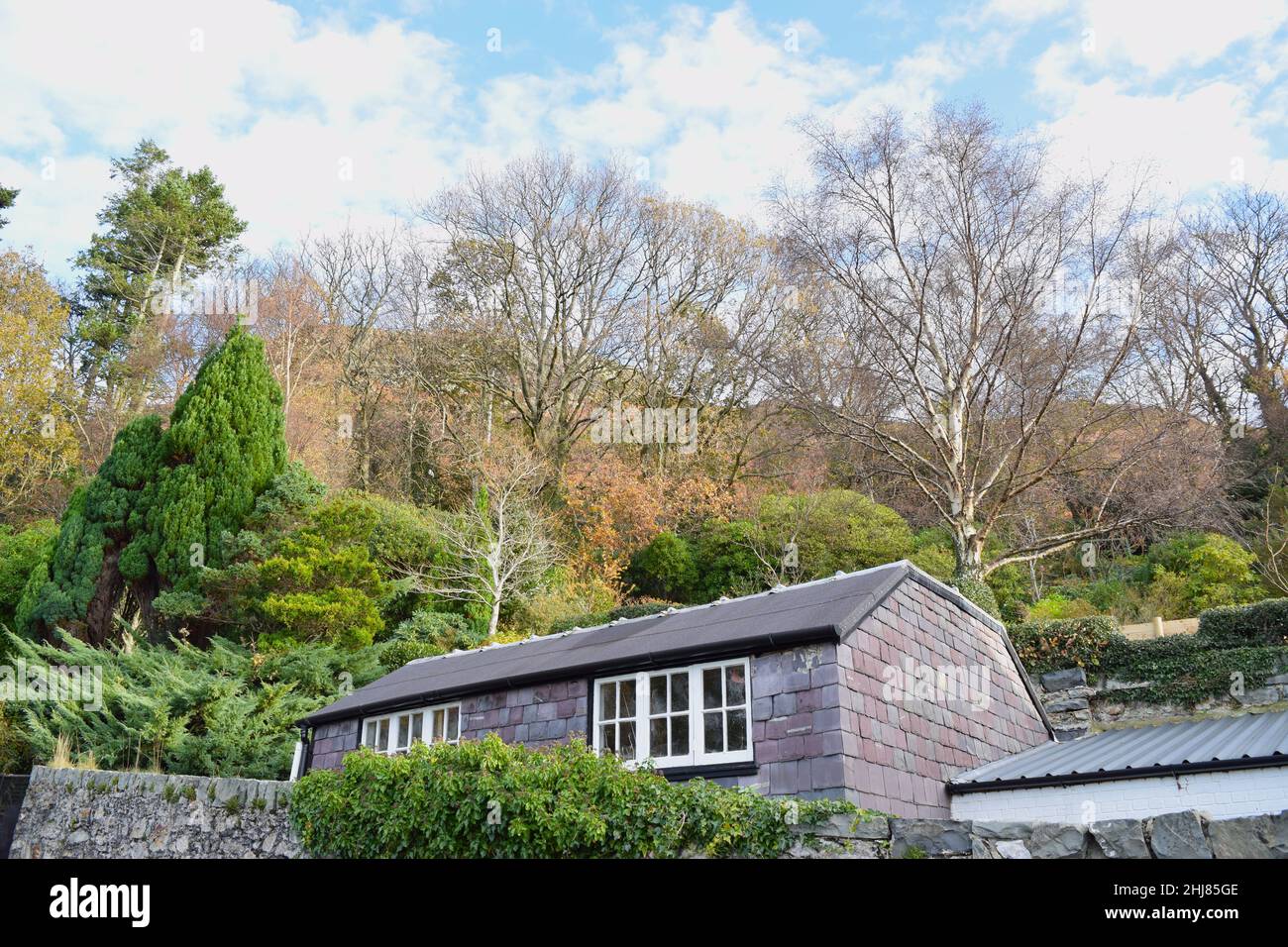 Houses and mountains in Welsh village Capelulo Stock Photo - Alamy