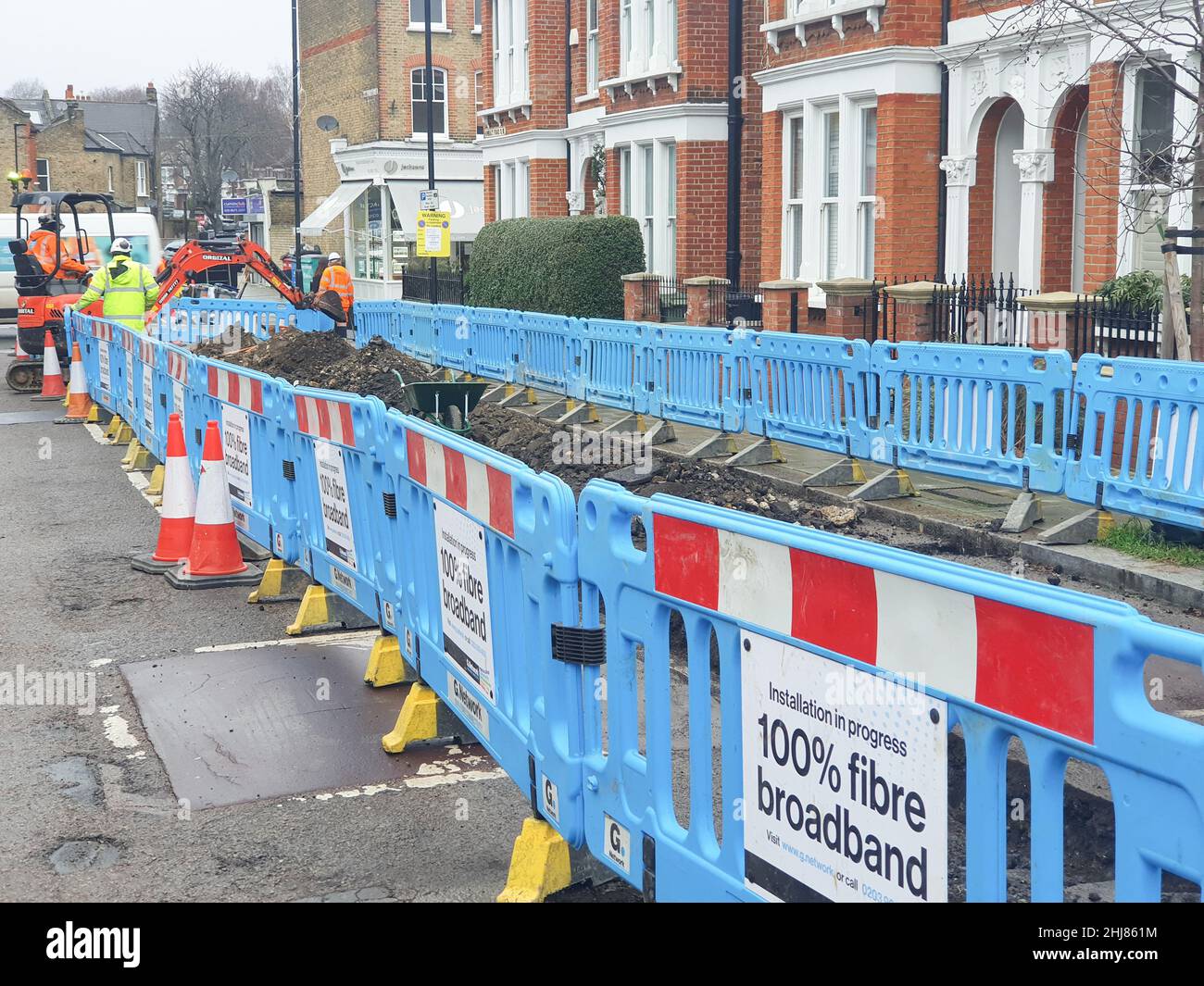 Fibre optic broadband hi-res stock photography and images - Alamy