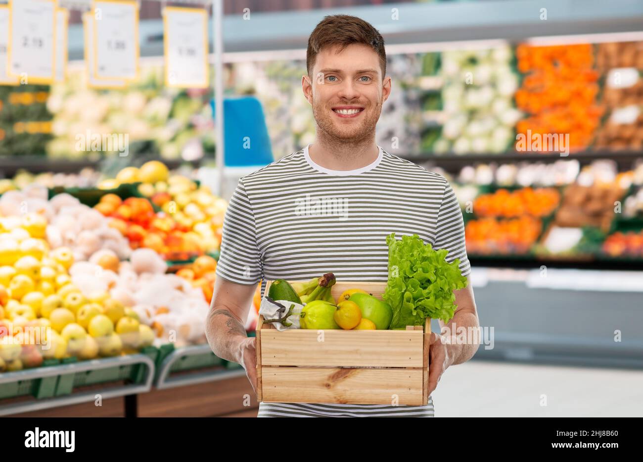 Wooden box food shopping hi-res stock photography and images - Alamy