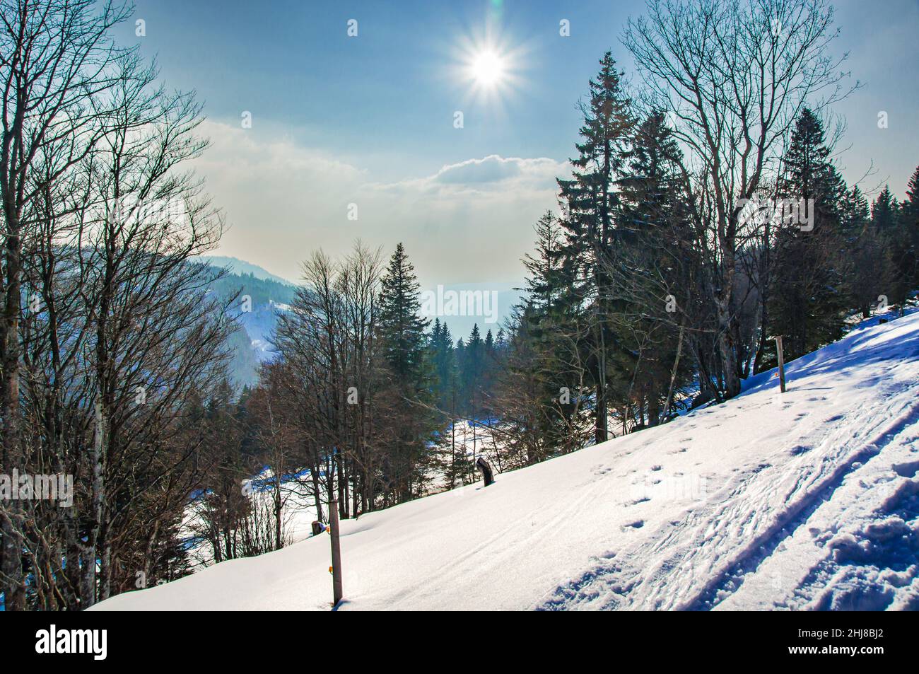 Light shines over mountains hi-res stock photography and images - Alamy