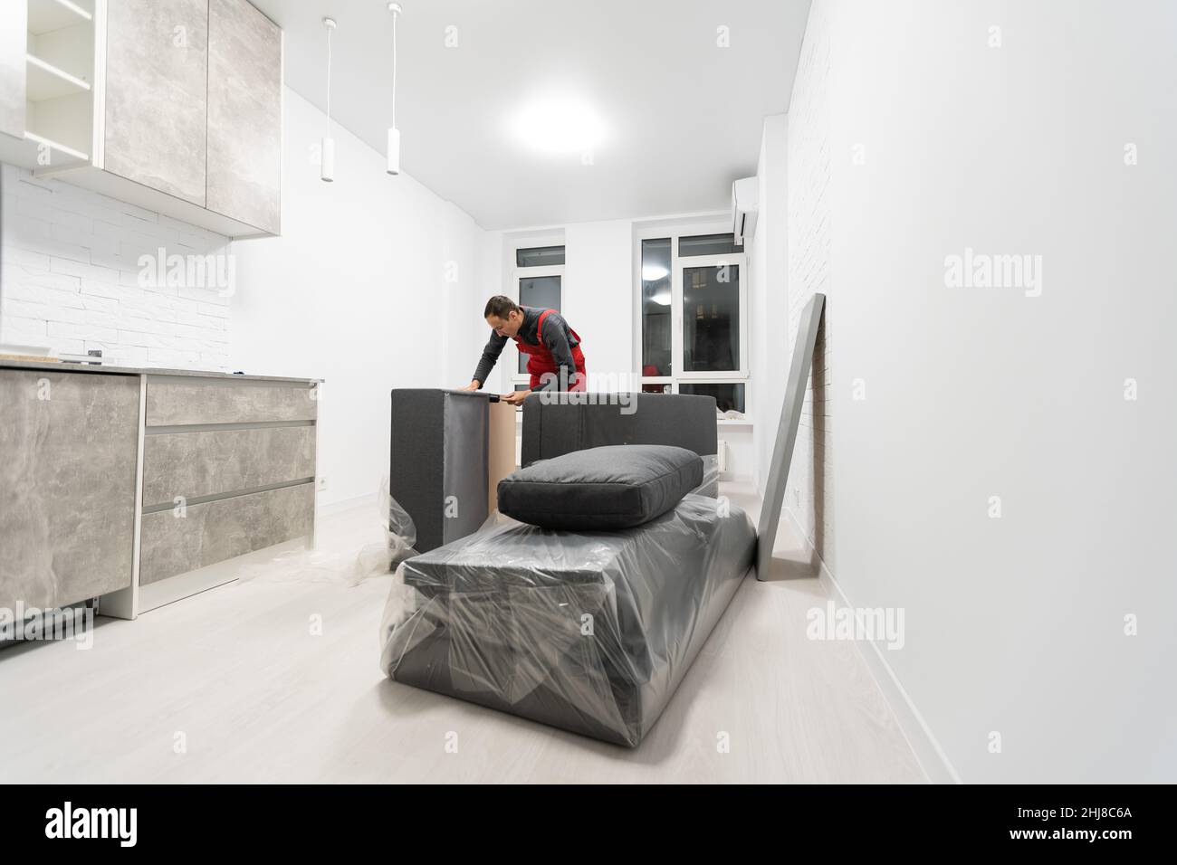 Young craftsman assembles furniture fittings hi-res stock photography ...