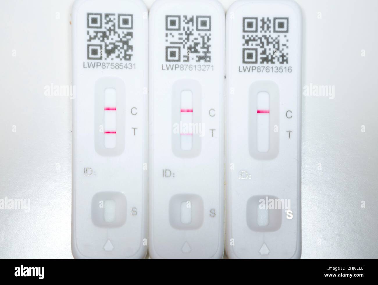 Faint red line lateral flow test hi-res stock photography and images ...