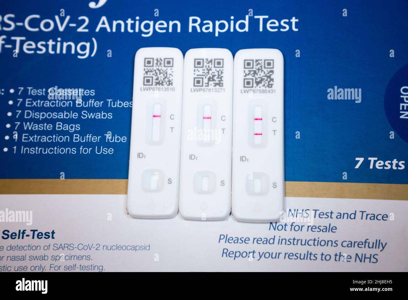 Faint red line lateral flow test hi-res stock photography and images ...