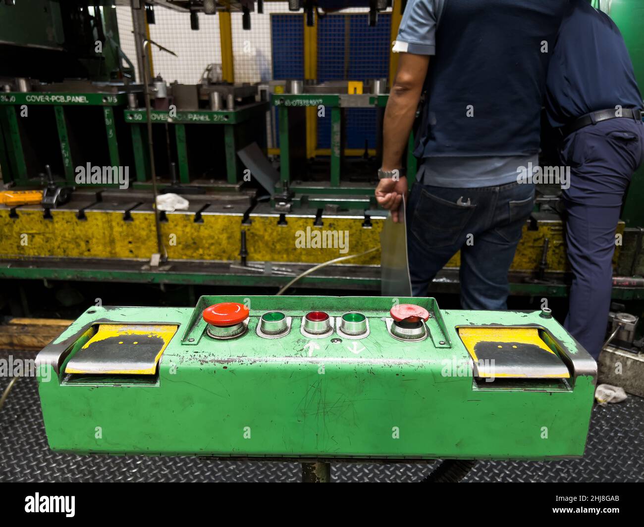 Industrial press machine bending hi-res stock photography and images ...