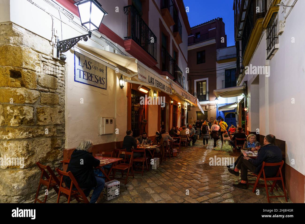 Traditional spanish bar hi-res stock photography and images - Alamy