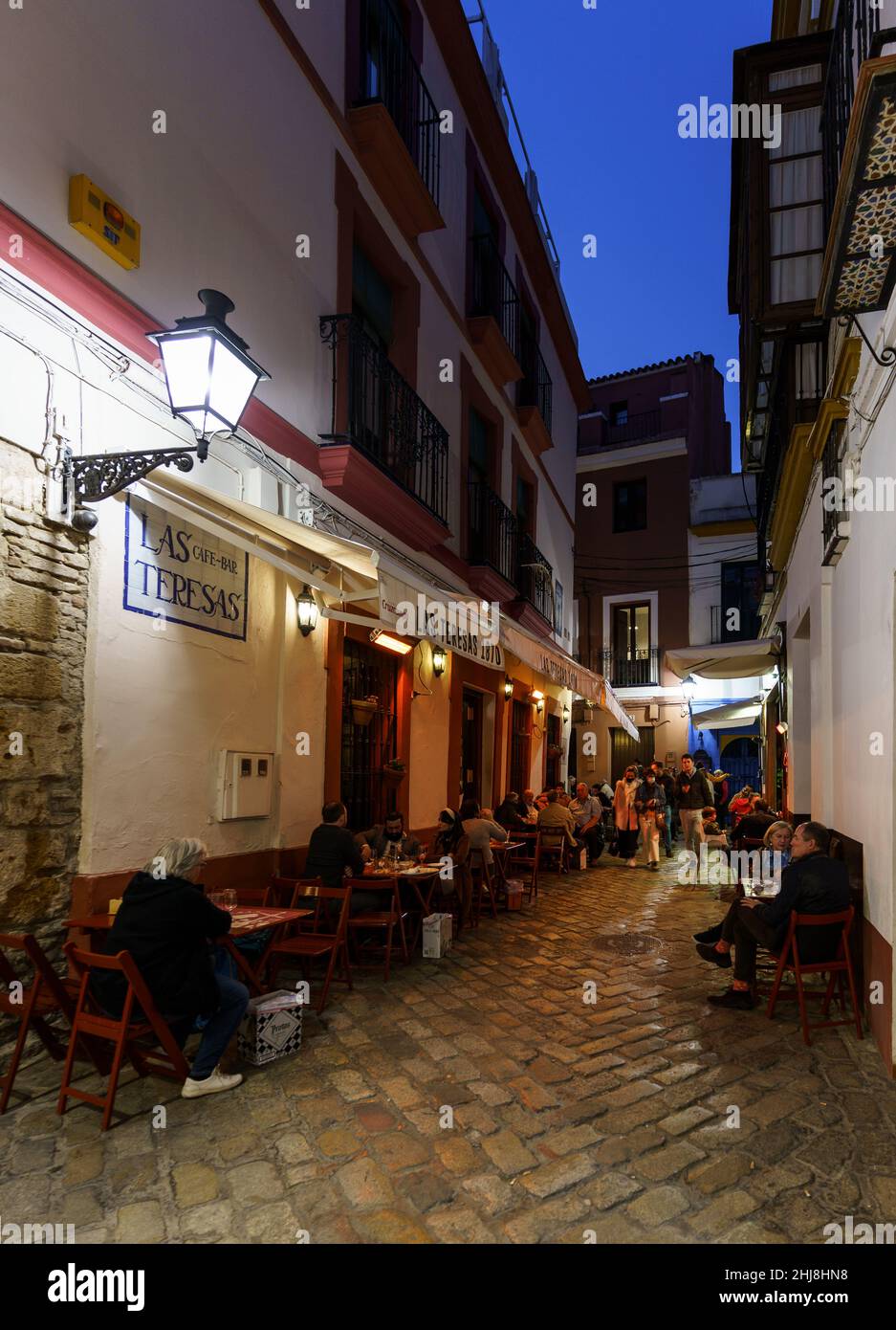 Traditional spanish bar hi-res stock photography and images - Alamy