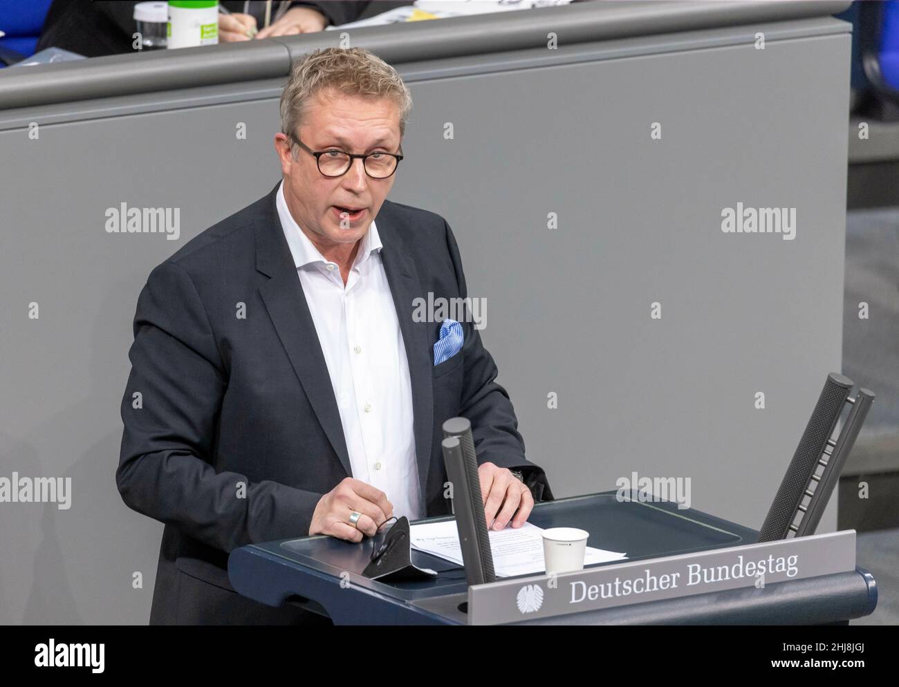 Berlin, Deutschland. 27th Jan, 2022. Andreas Larem, SPD, MdB, speaks in ...
