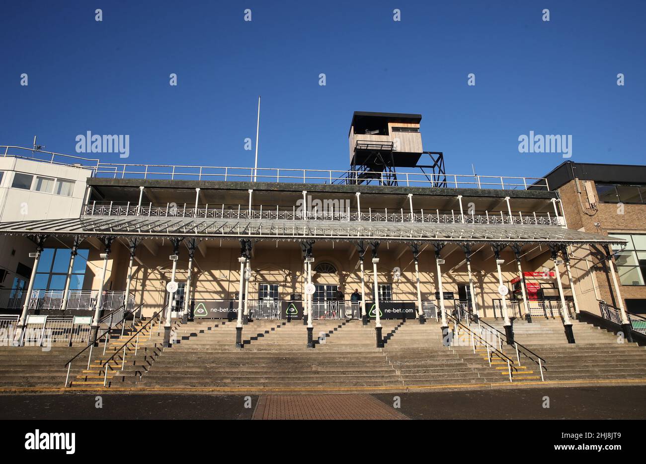 Newcastle racecourse grandstand hi-res stock photography and images - Alamy
