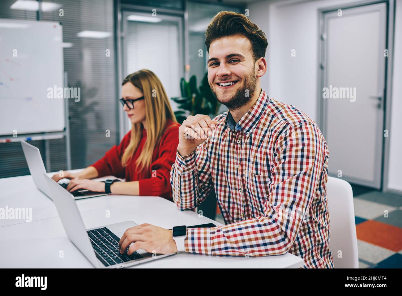 Working laptops table modern office hi-res stock photography and images ...