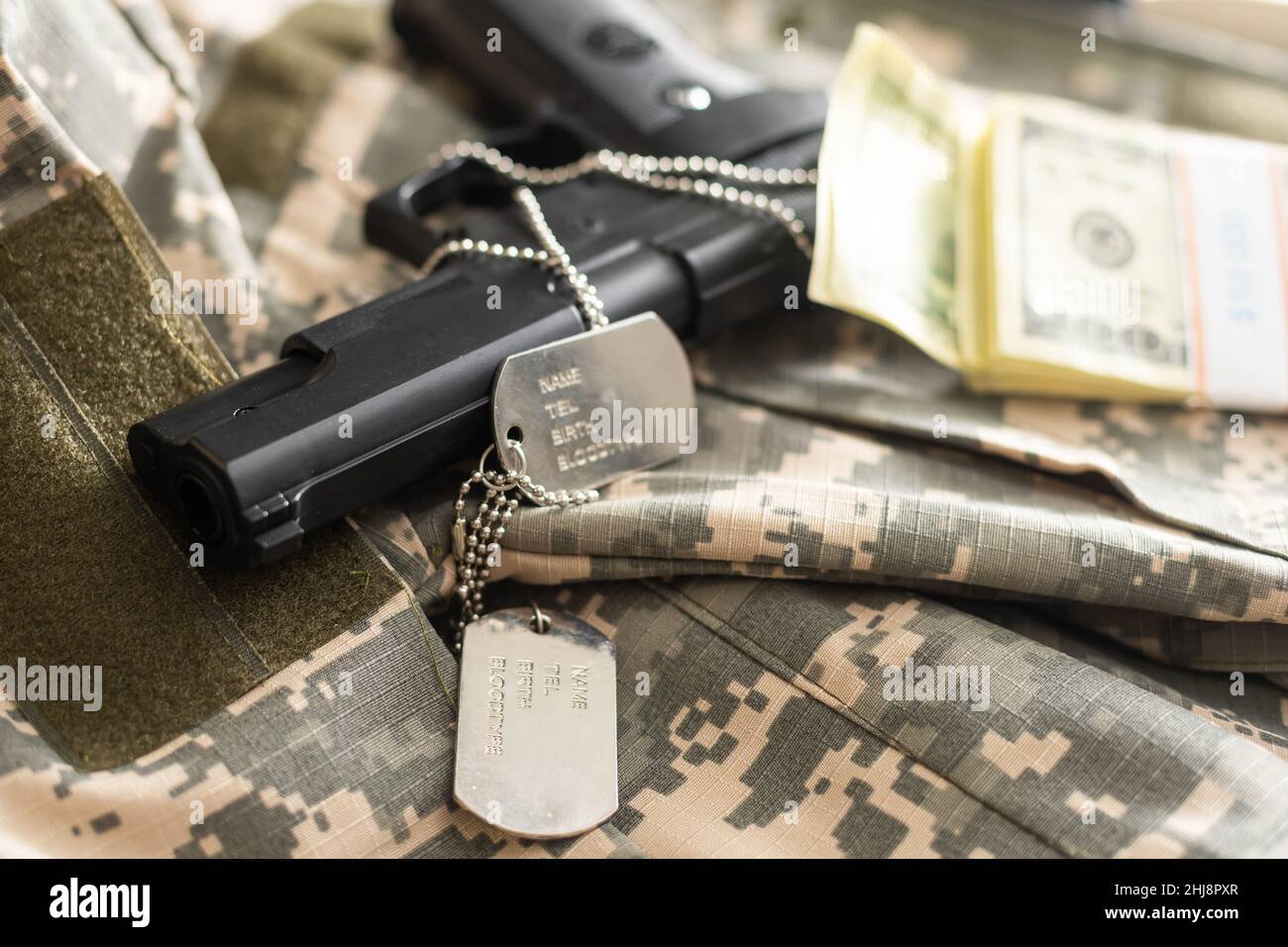 US Army uniform, US military concept. gun Stock Photo - Alamy