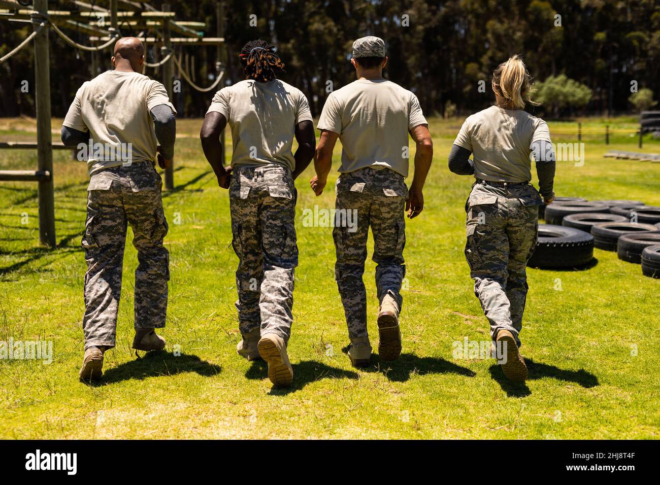 Soldier running weapon hi-res stock photography and images - Alamy